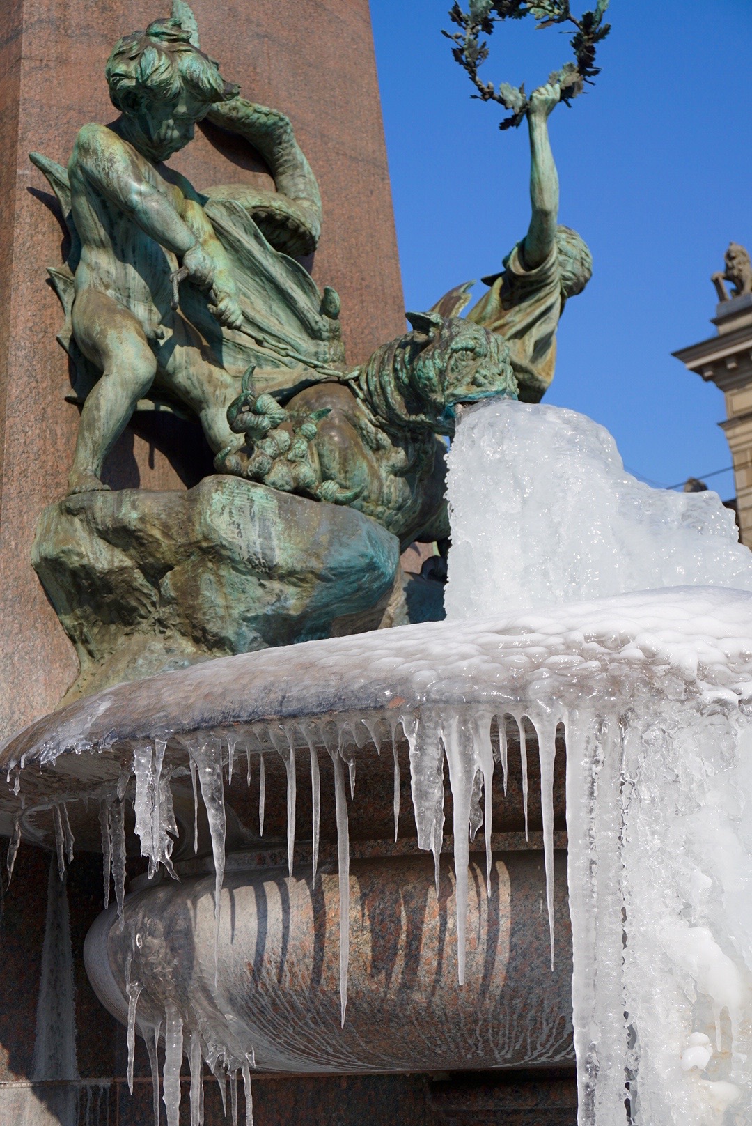Zurich's Fountains... F R O Z E N!